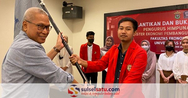 Dekan FEB-UNHAS Lantik Pengurus Himpunan Mahasiswa Magister Ekonomi ...