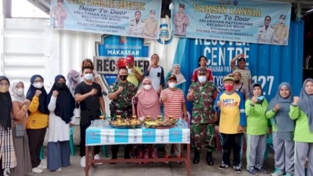 Festival Makanan Rebus Kecamatan Wajo Bagikan Makanan Rebus Untuk Warga