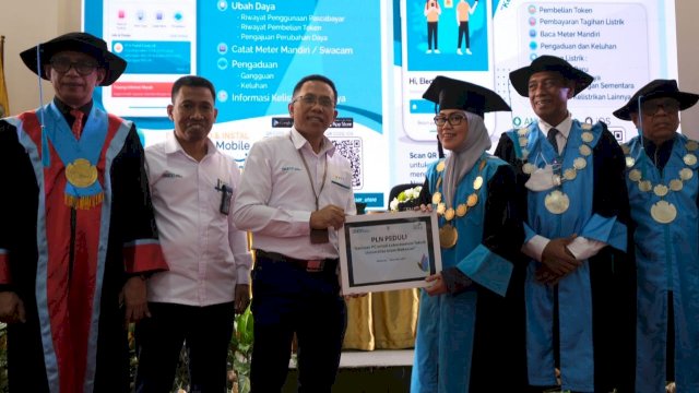 Kontribusi Nyata Tingkatkan Mutu Pendidikan, PLN Berikan Komputer untuk ...