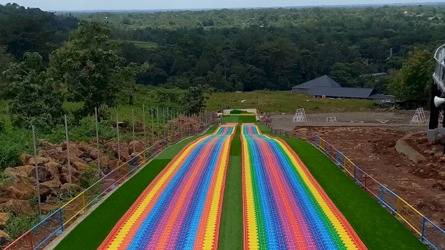 Wisata Baru di Sulsel, Maros Highland Hadirkan Rainbow Slide Terpanjang ...