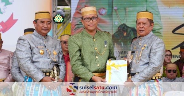 Pj Gubernur Bahtiar Serahkan Bantuan dan Resmikan Sejumlah Proyek di ...